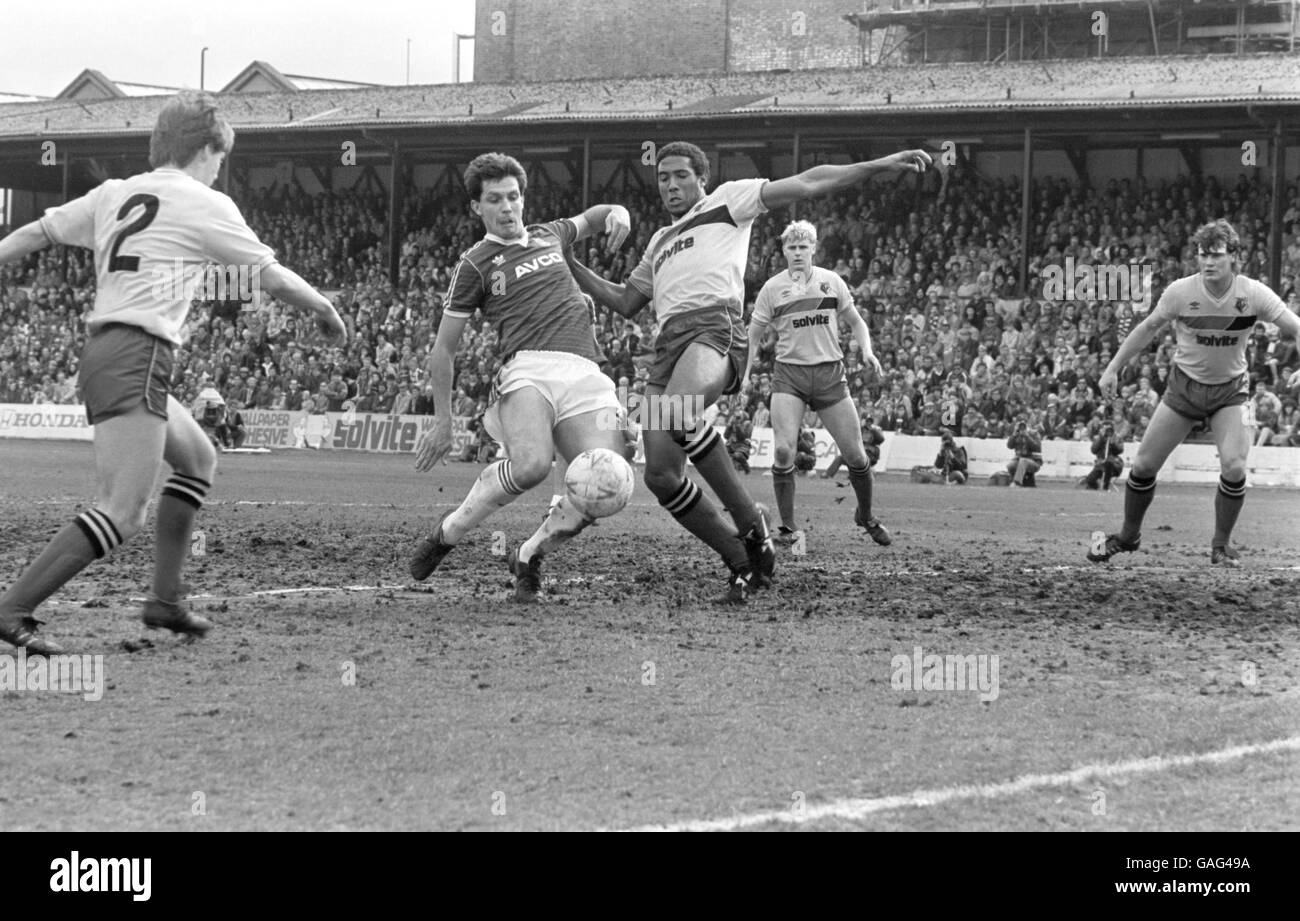 Tony gale west ham hi-res stock photography and images - Alamy