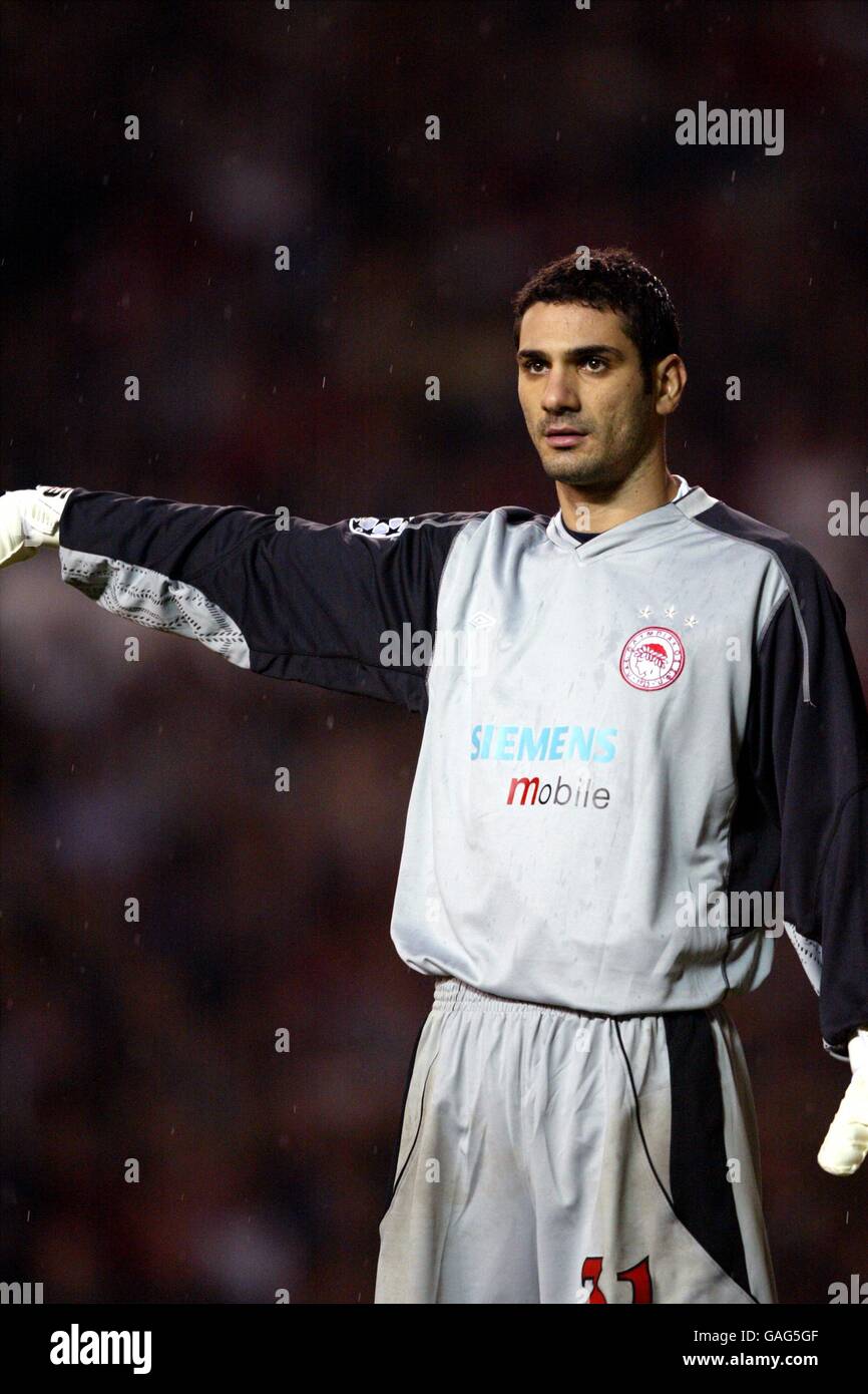 Olympiakos goalkeeper dimitrios eleftheropoulos hi-res stock ...