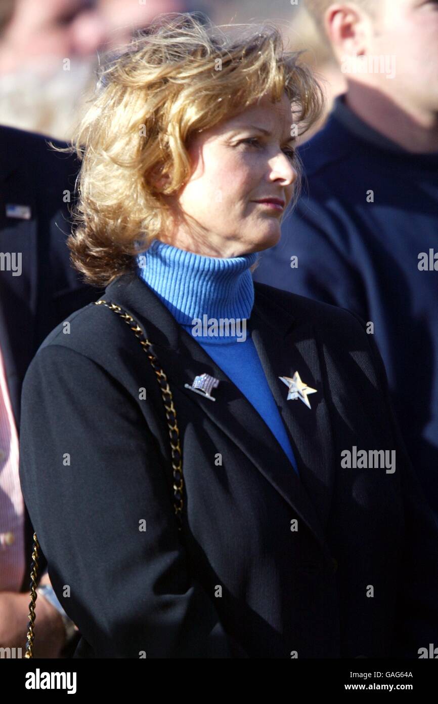 Teresa hulbert wife of assistant captain mike hulbert hi-res stock ...