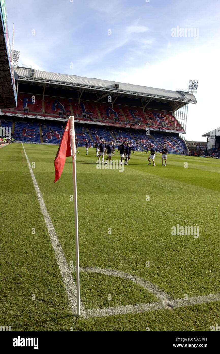 A general view crystal palace corner flag hi-res stock photography and ...