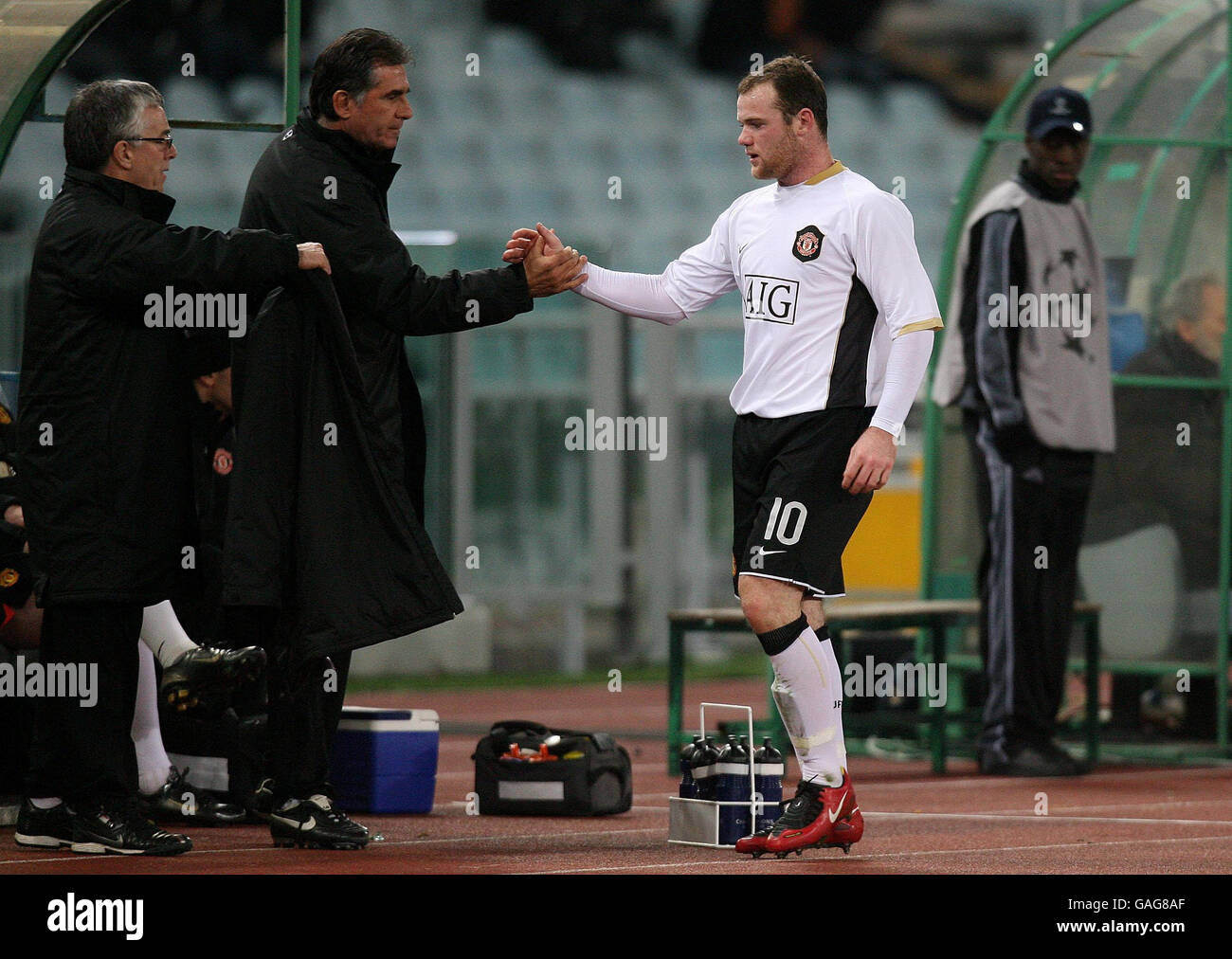 Soccer man utd full length player shaking hands handshake datacoapplies ...