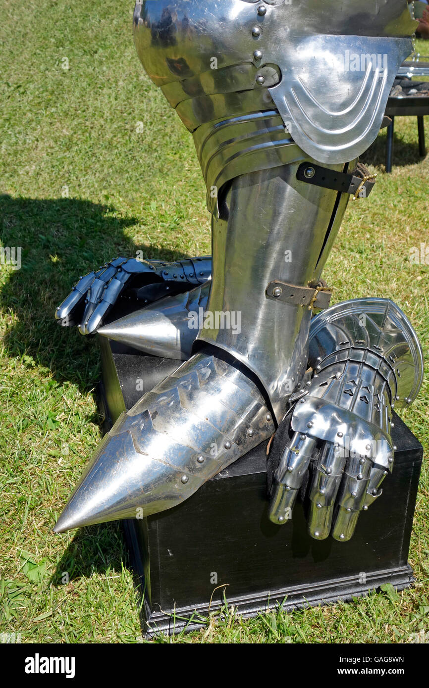 Details of plate armour that includes a Pointed toe sabatons, greave ...