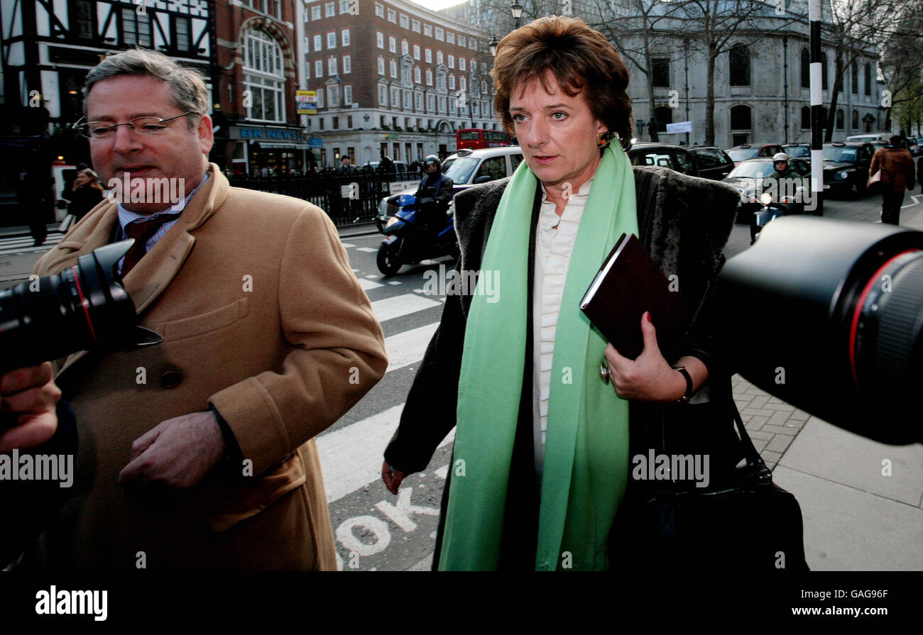 Rosa monckton her husband dominic arrive at the high court hi-res stock ...