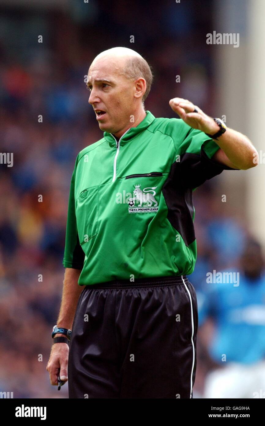Referee Barry Knight High Resolution Stock Photography and Images - Alamy