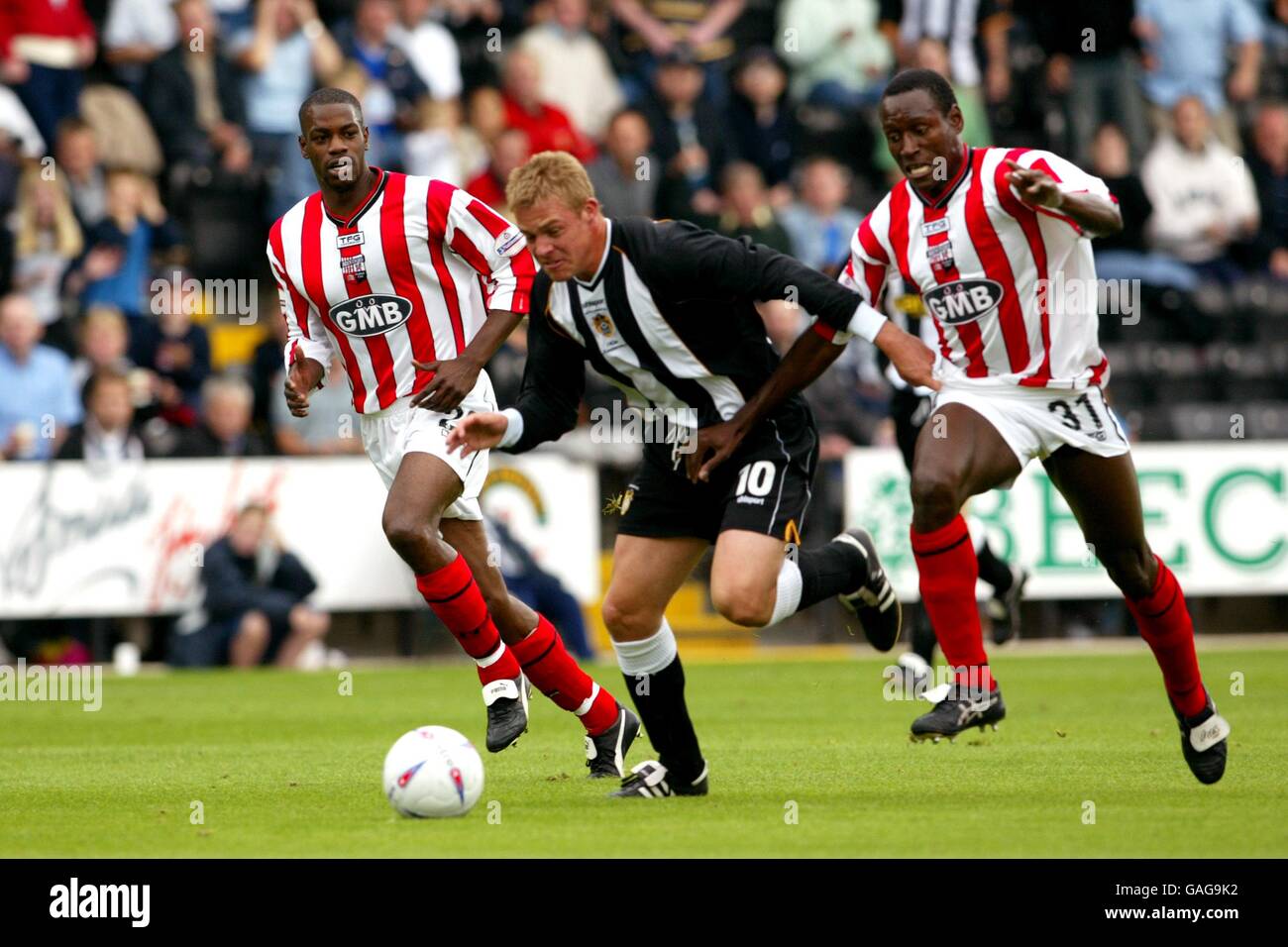 Notts County's Danny Allsopp goes past Brentford's Leo Roget (l) and ...