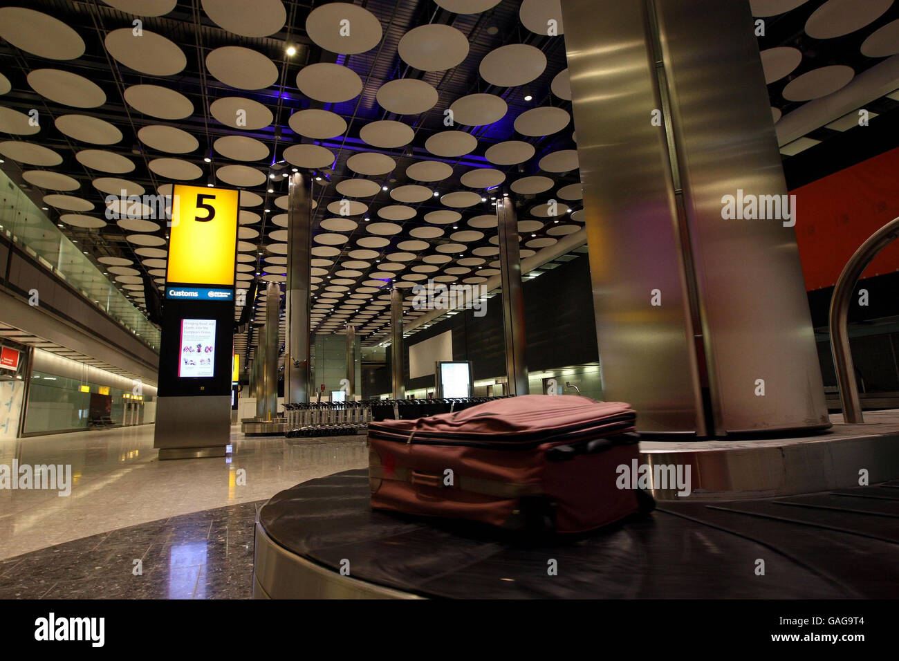 Terminal 5 Heathrow Construction High Resolution Stock Photography and ...