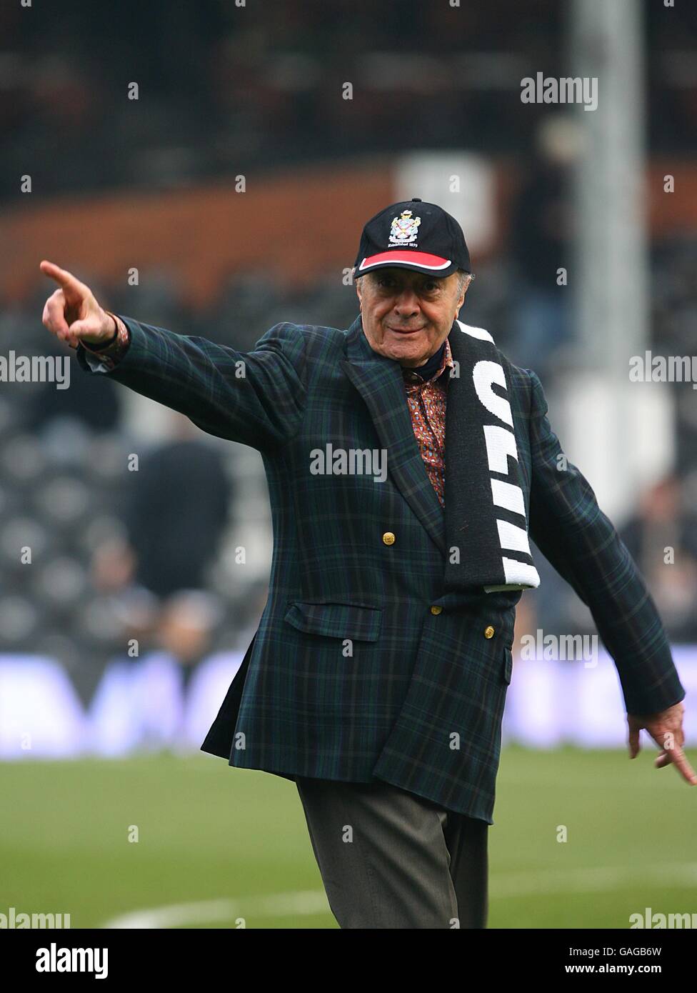 Mohamed al fayed fulham hi-res stock photography and images - Alamy