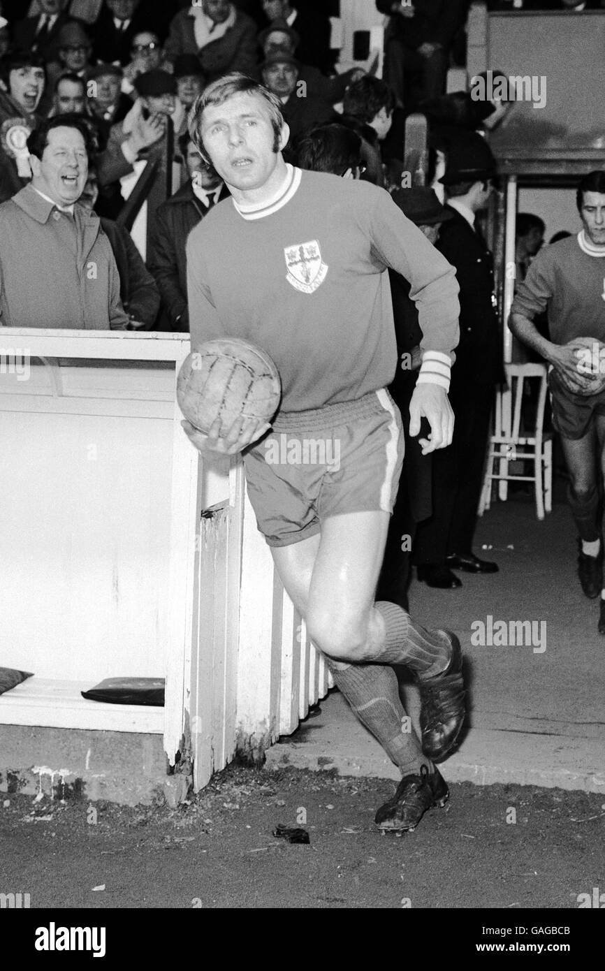 Bobby fa cup hi-res stock photography and images - Alamy