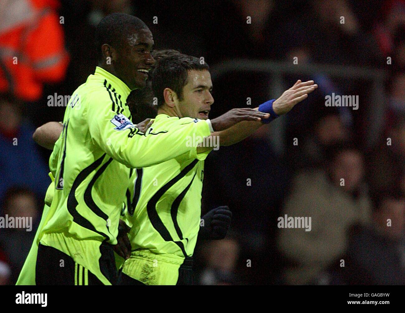 Chelsea's Joe Cole (right) celebrates with his team mates after scoring ...