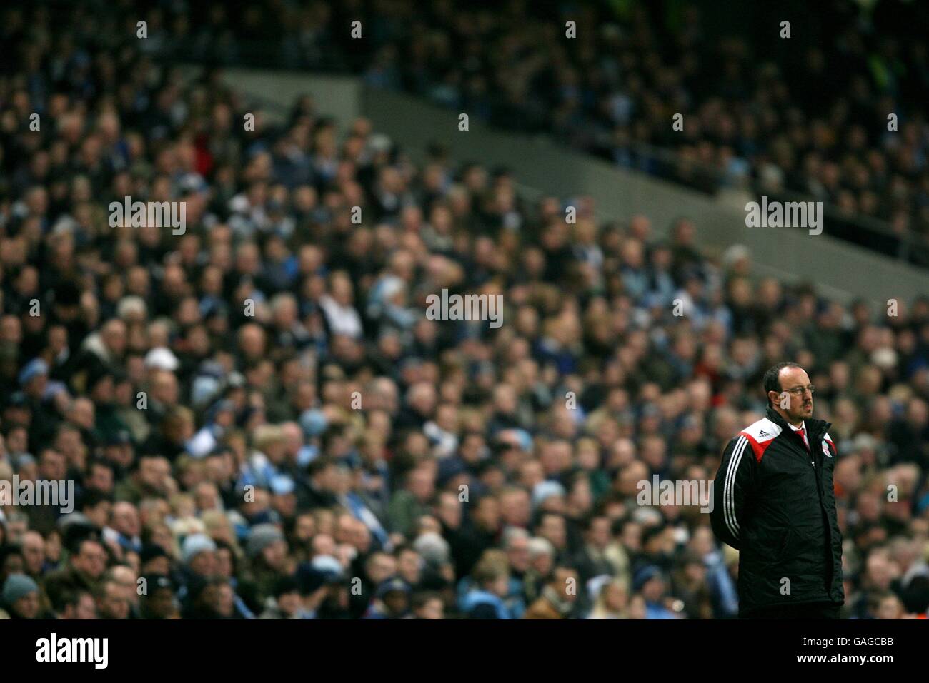 Liverpool stadium crowd hi-res stock photography and images - Alamy