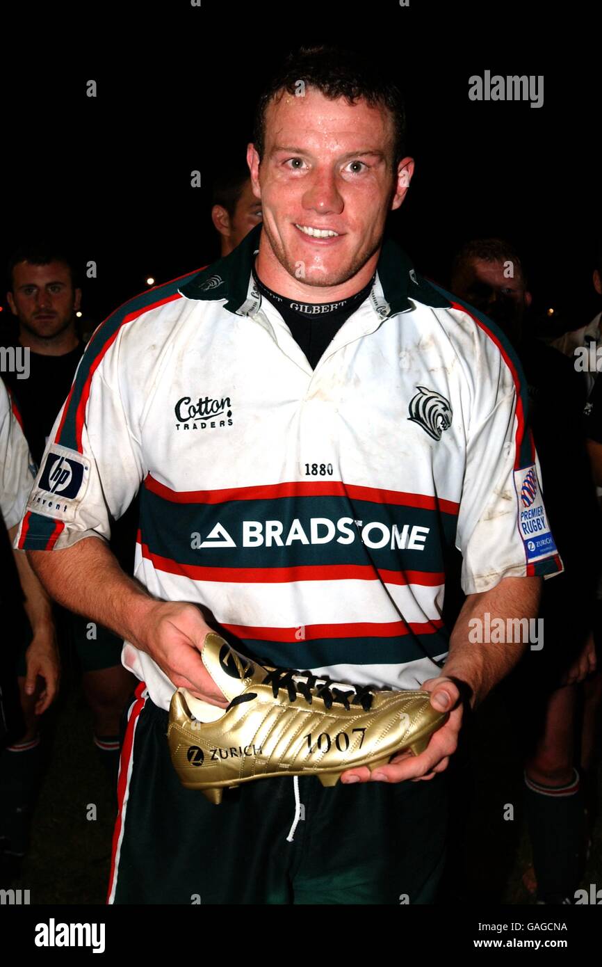 Leicester Tigers Tim Stimpson with a golden boot to mark his 1000th ...
