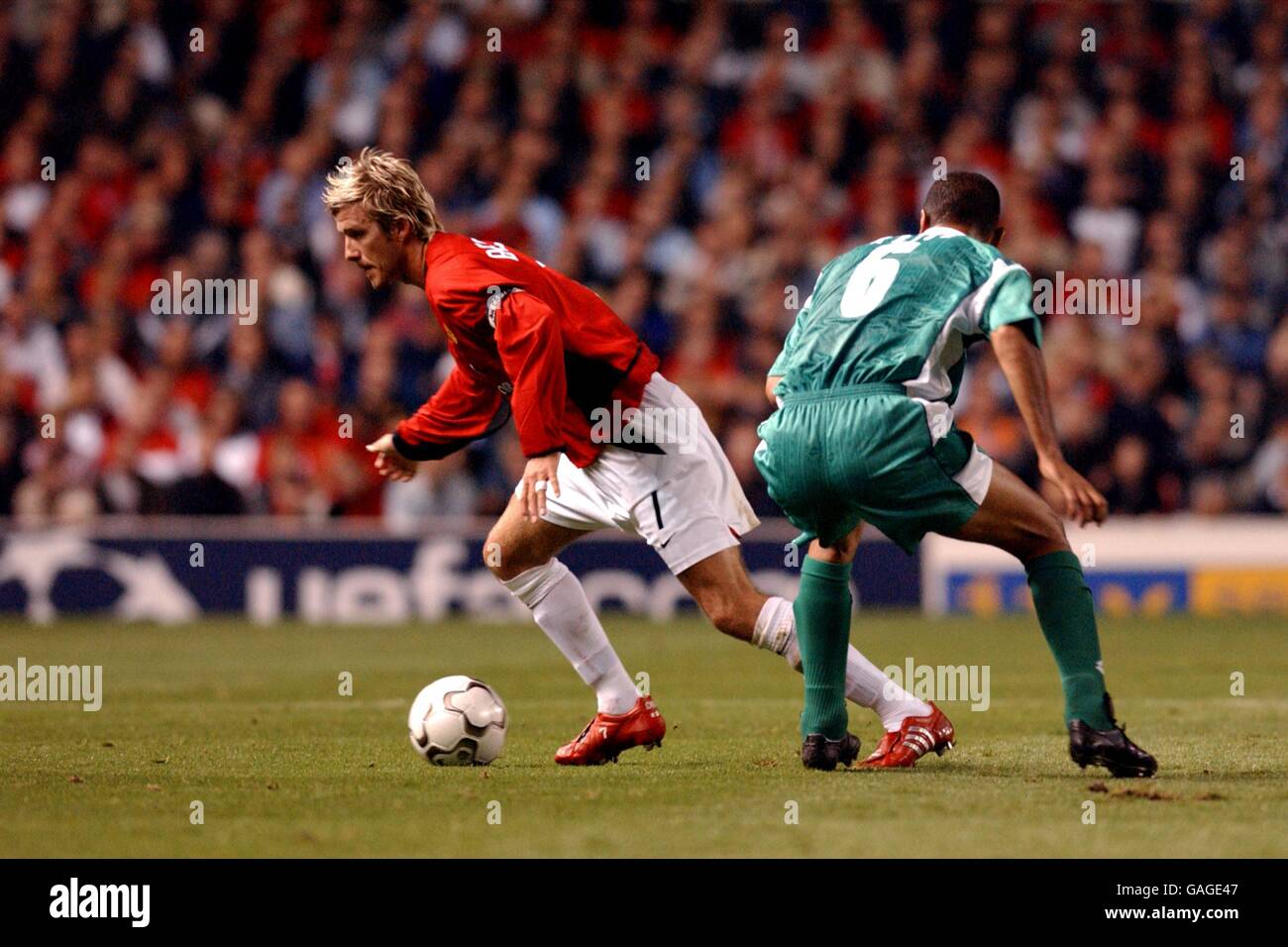 Manchester uniteds david beckham ball hi-res stock photography and ...