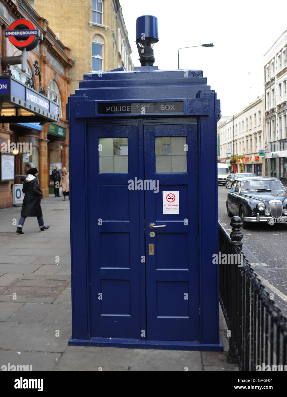 'Tardis' style phone box Stock Photo - Alamy