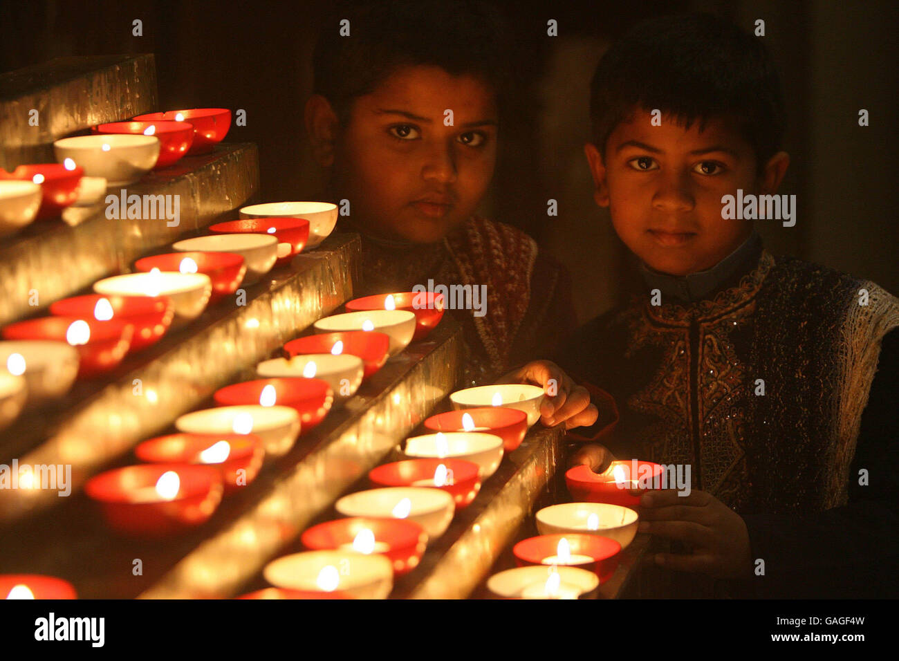 Brothers jemin hi-res stock photography and images - Alamy