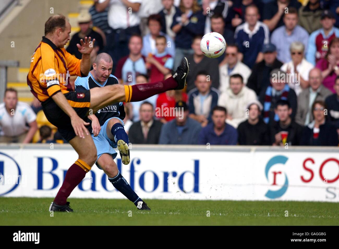 L r bradford citys robert molenaar closes down burnleys lee briscoe hi ...