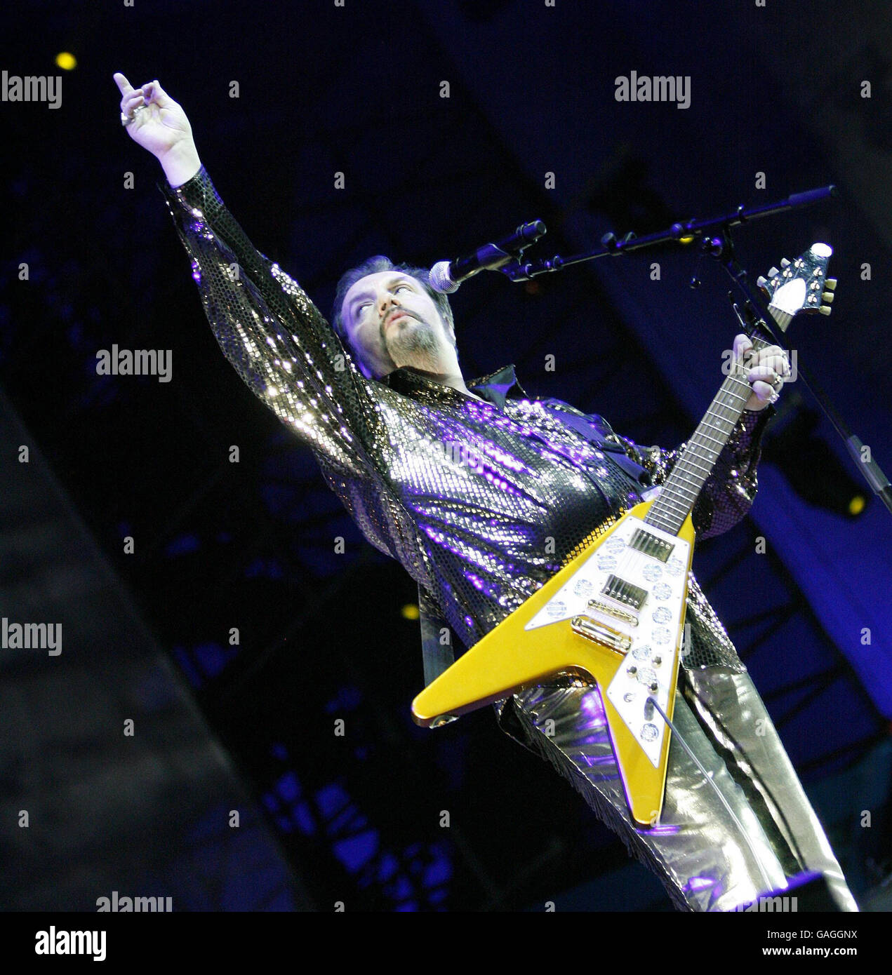 Pete wylie band part in liverpool musical liverpool echo arena hi-res ...