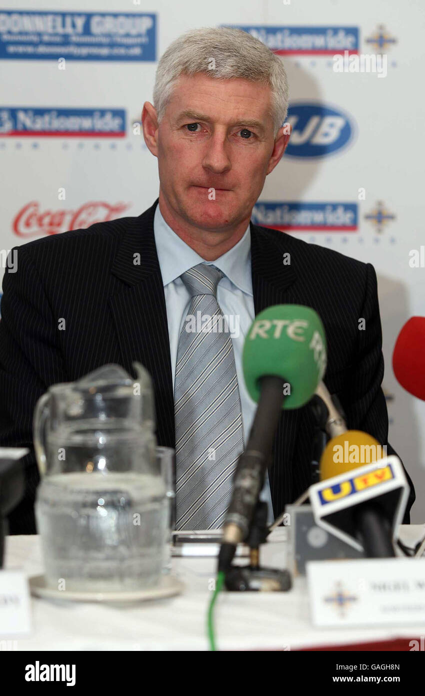 Nigel at the microphone hi-res stock photography and images - Alamy