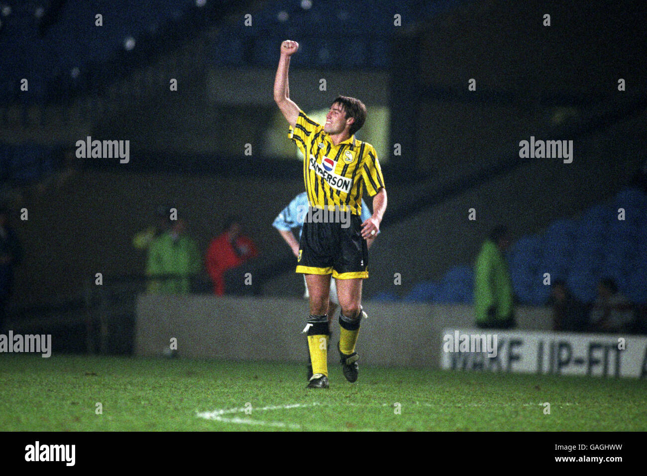 PAUL WARHURST, SHEFFIELD WEDNESDAY CELEBRATES SCORING MANCHESTER CITY V ...