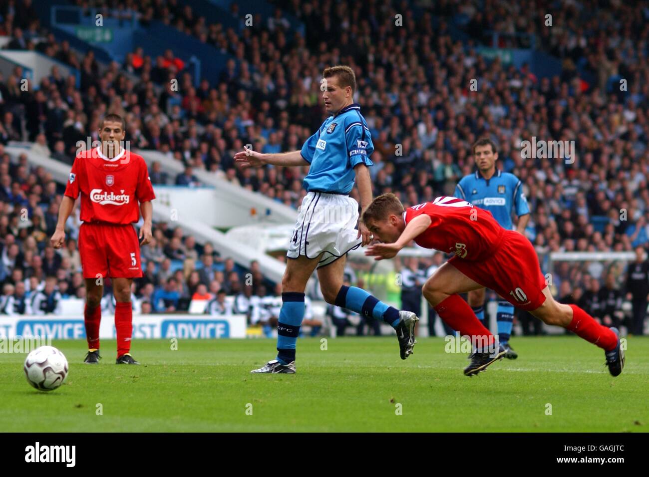 Manchester City's Steve Howey (c) looks back anxiously as Liverpool's ...