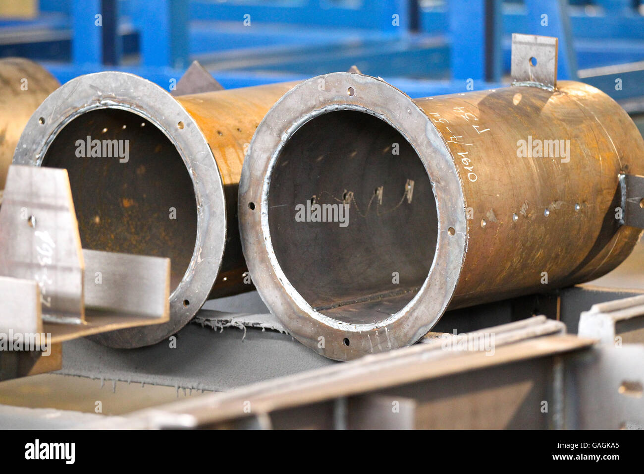Magnet holds grinding balls when loading Stock Photo - Alamy