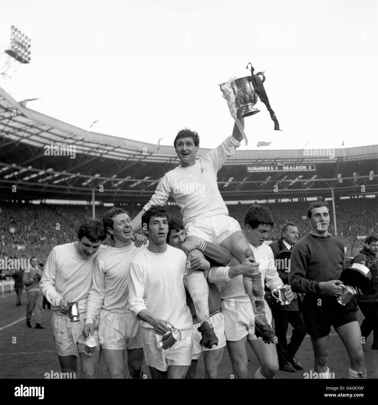 L r tony hazell Black and White Stock Photos & Images - Alamy