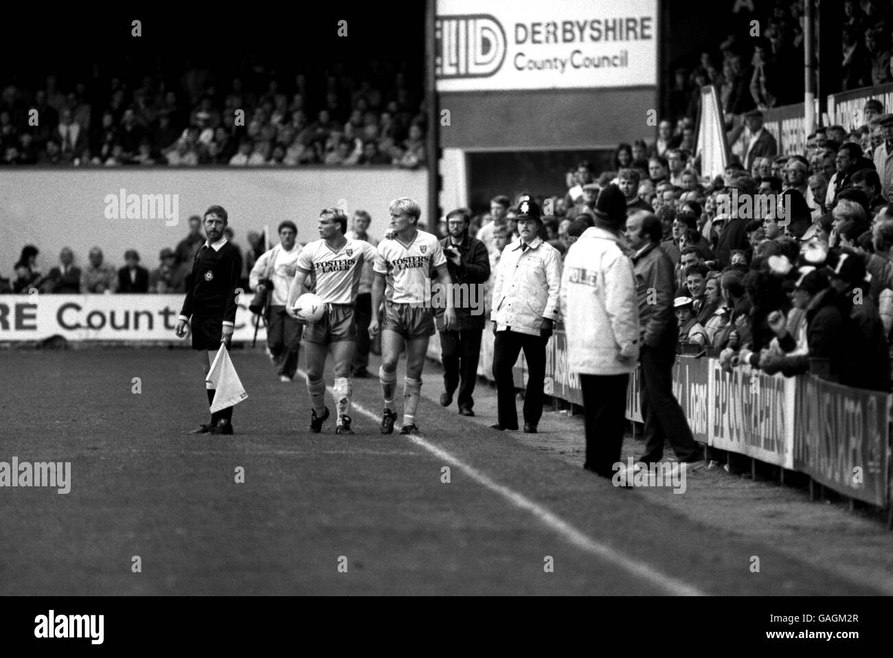 Norwich City's Trevor Putney (r) is consoled by teammate Robert Fleck ...