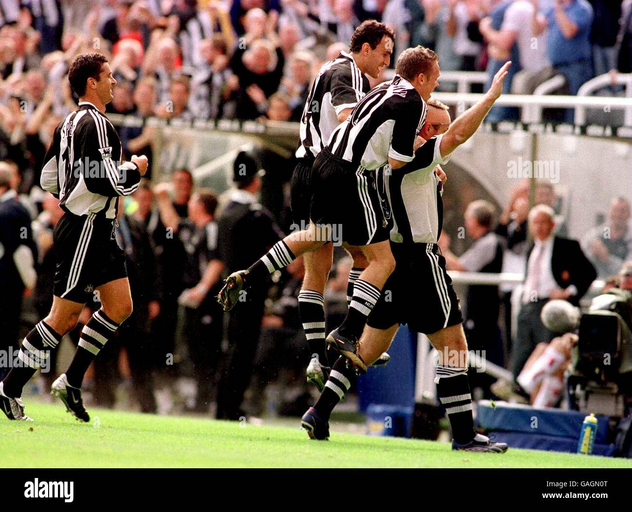 Nikos dabizas craig bellamy hi-res stock photography and images - Alamy