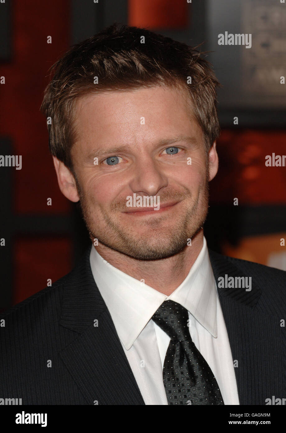 Steve Zahn arrives for the Critics' Choice Awards at the Santa Monica ...