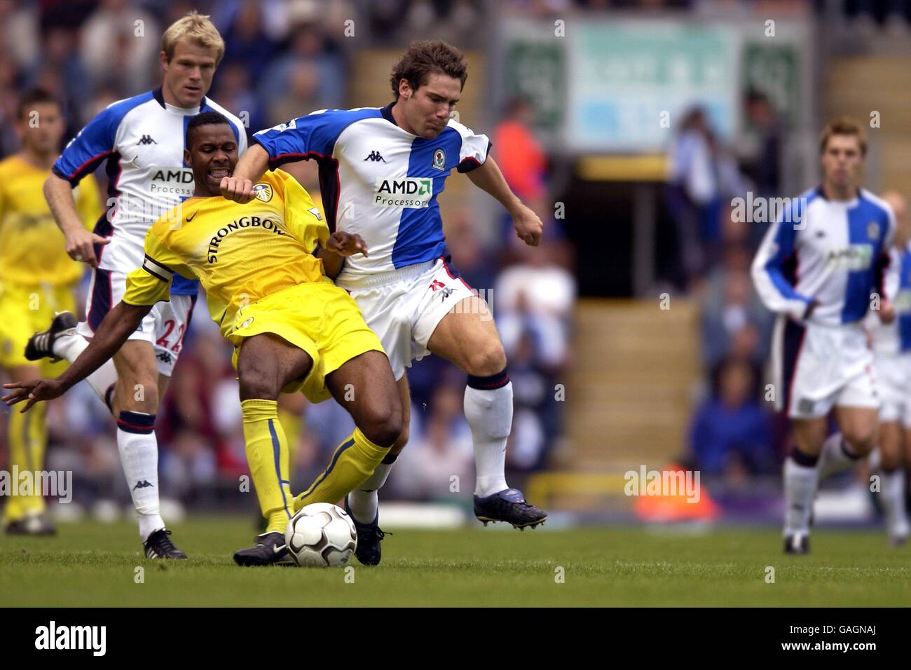 Blackburn Rovers' David Dunn and Leeds United's Lucas Radabe battle for ...