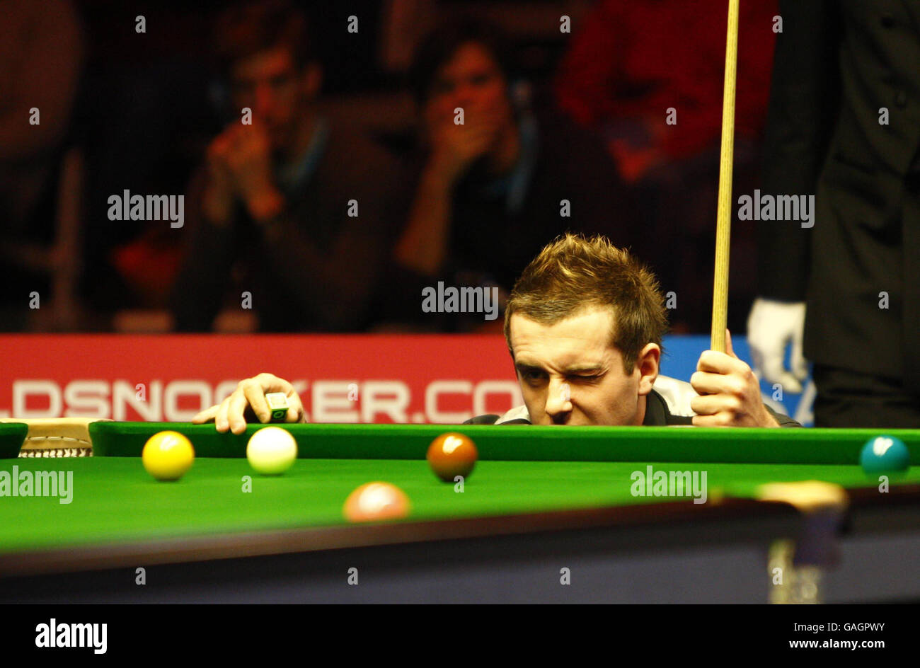 Snooker saga insurance masters day two wembley arena hi-res stock ...
