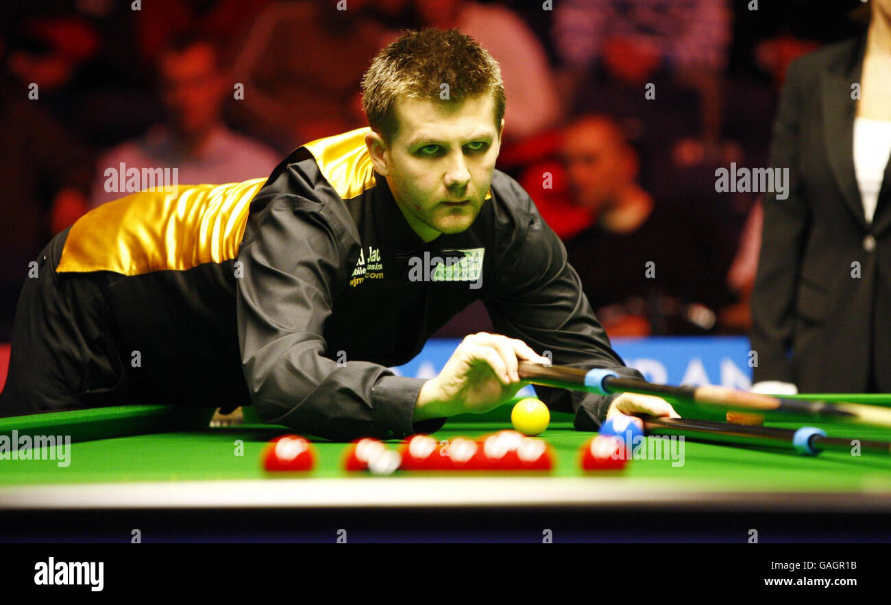 Snooker saga insurance masters day two wembley arena hi-res stock ...