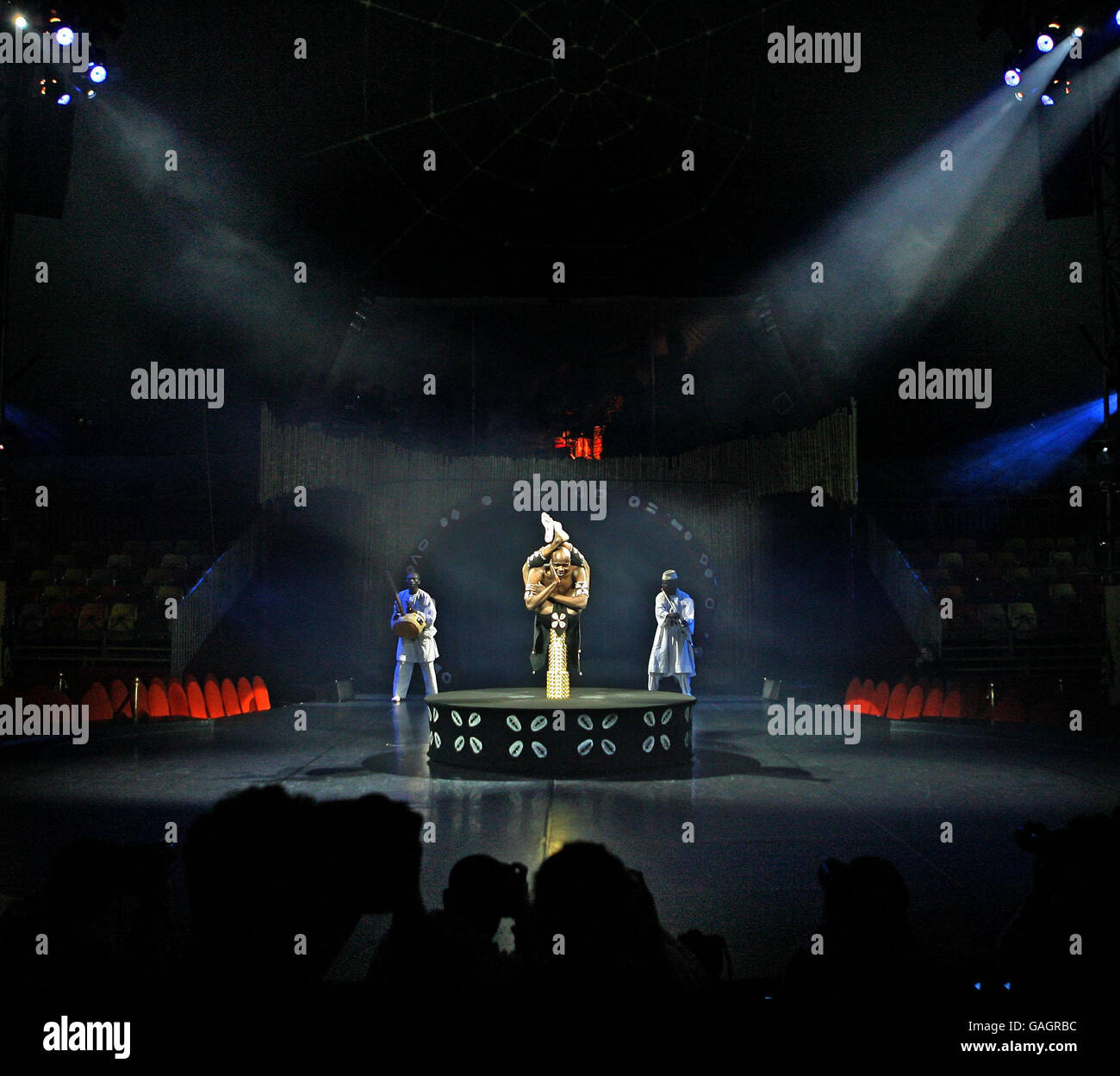 Contortionist on stage hi-res stock photography and images - Alamy