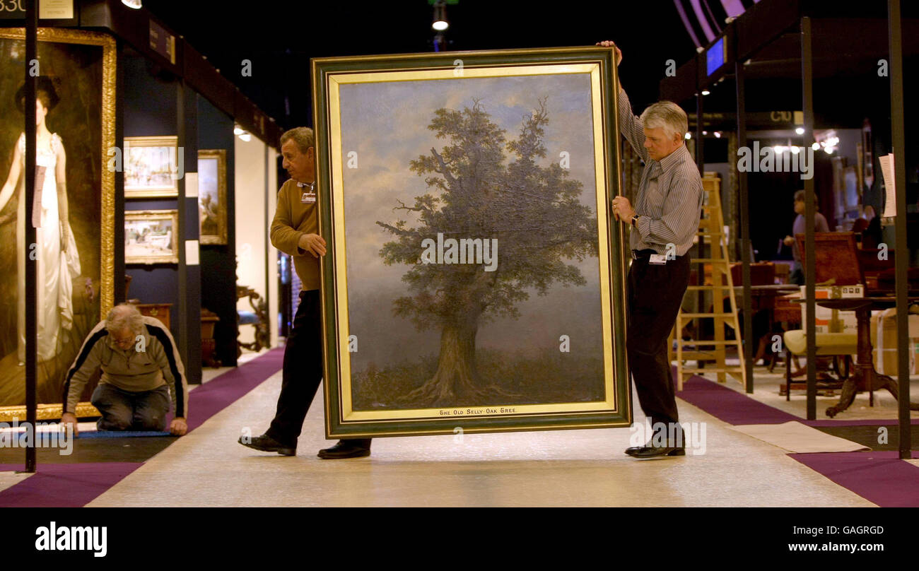 Painting sale takes place hi-res stock photography and images - Alamy