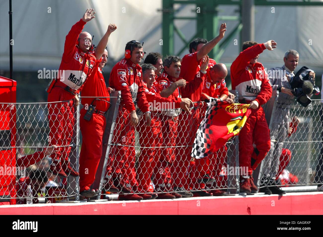 F1 team celebration hi-res stock photography and images - Alamy