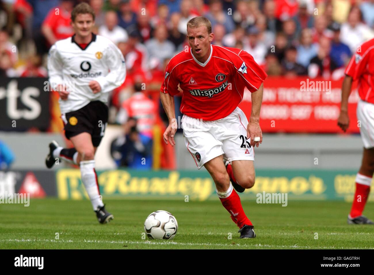 Charlton athletics robbie mustoe on the ball hi-res stock photography ...