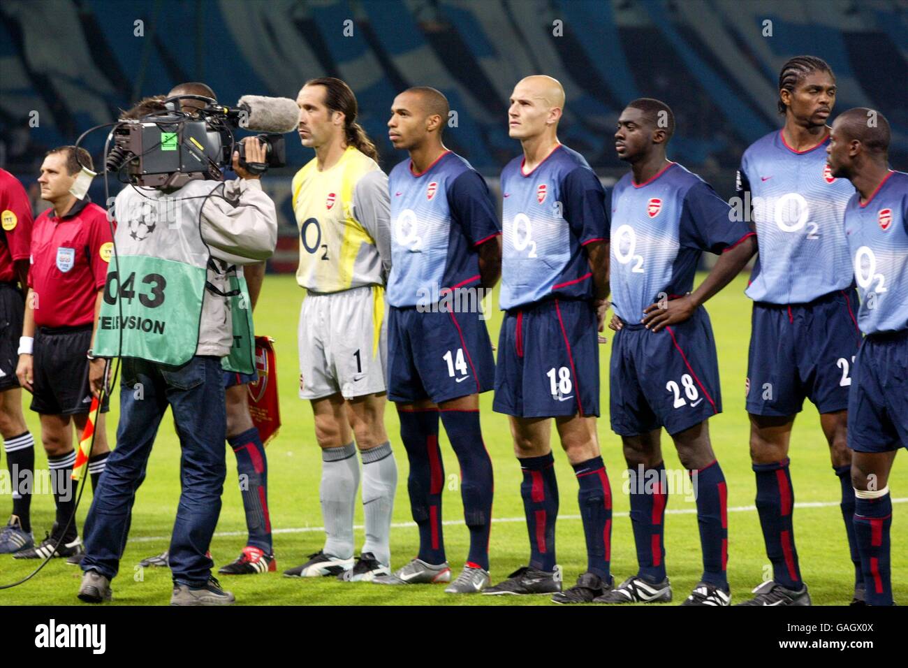 Arsenal players line up prior to the game with Auxerre Stock Photo - Alamy
