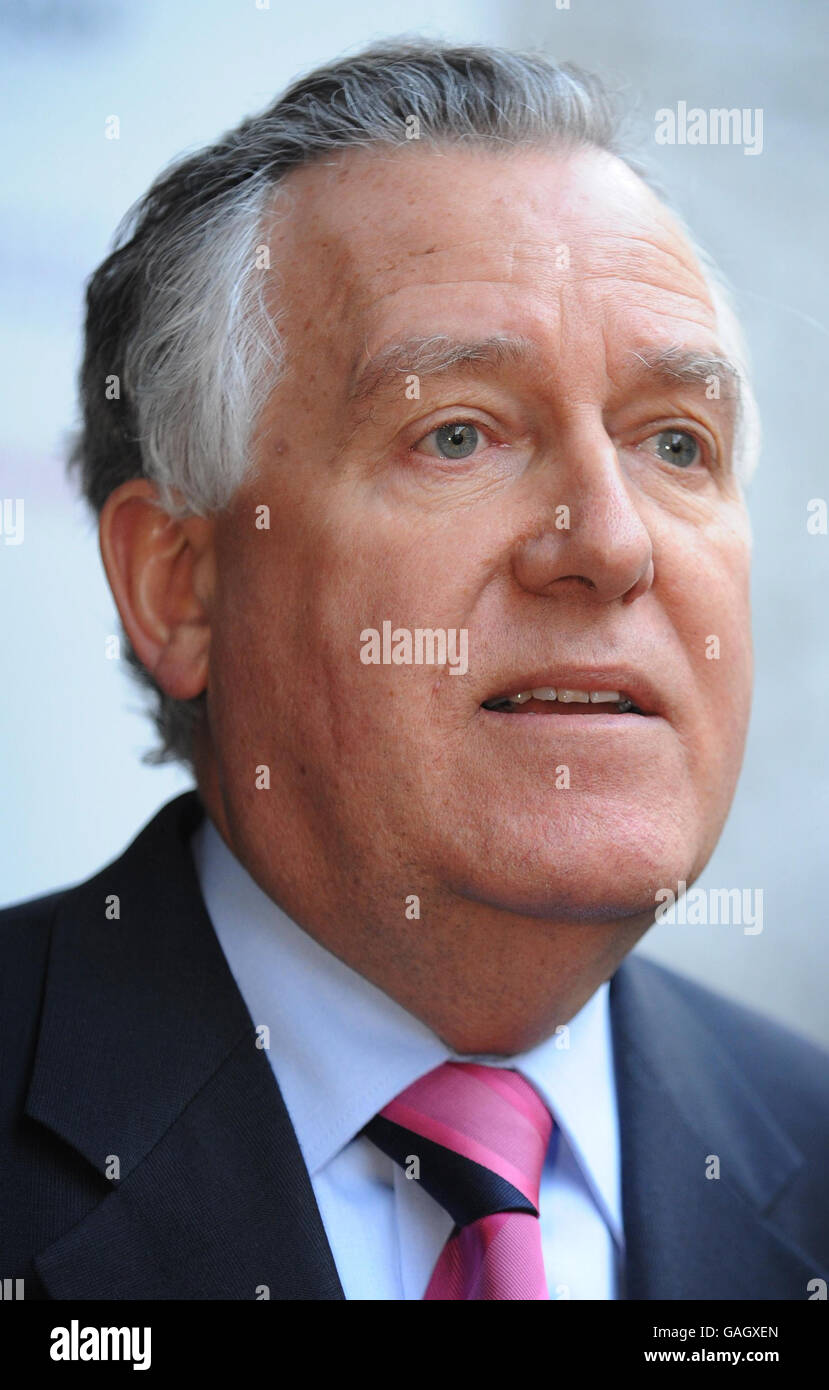 Politics head head shot talking resignation hi-res stock photography ...
