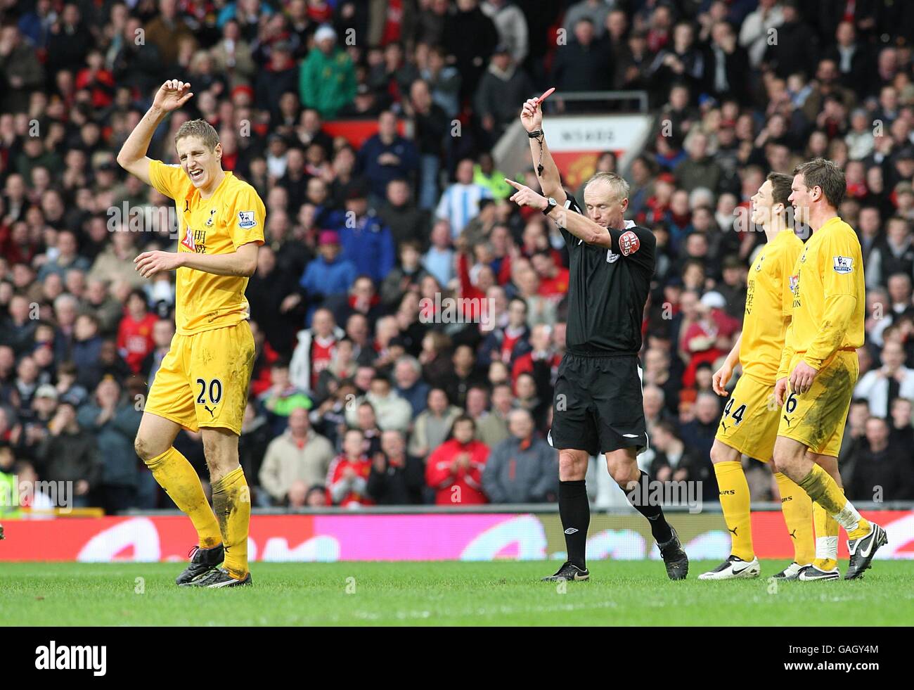 Handball referee hi-res stock photography and images - Alamy
