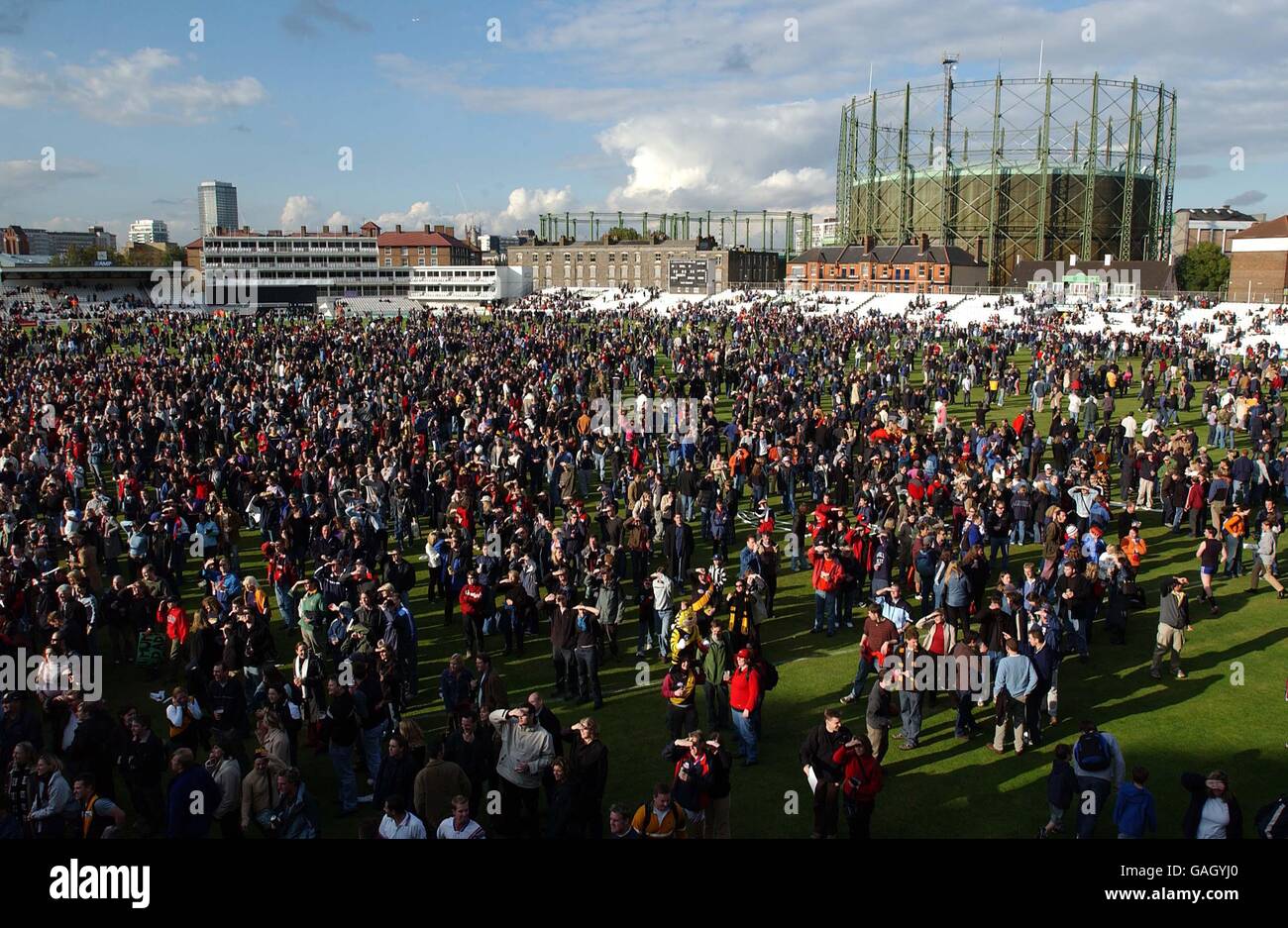 Australian rules football crowd hi-res stock photography and images - Alamy