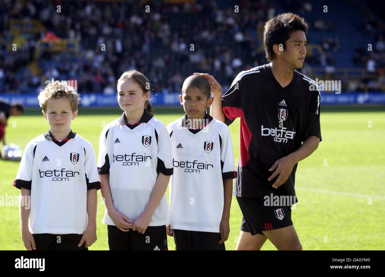 Fulham's Junichi Inamoto with the Fulham mascots before the game ...