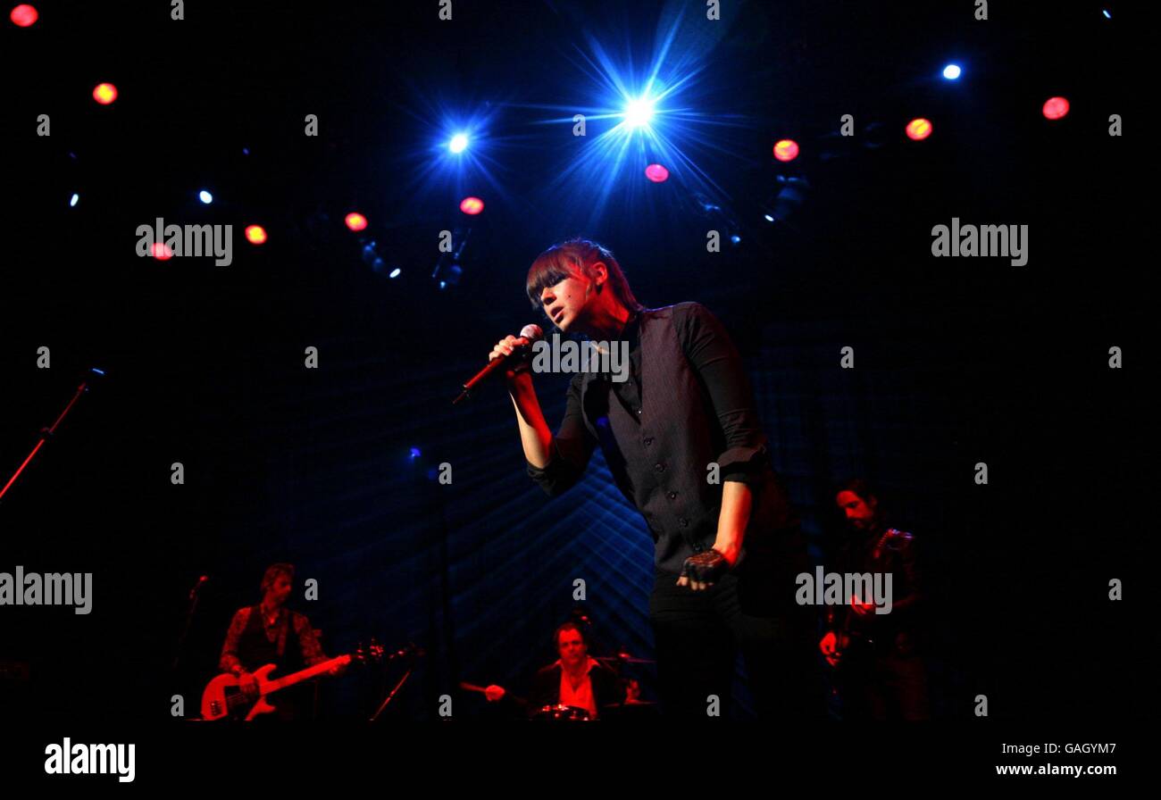 Cat power perform hi-res stock photography and images - Alamy