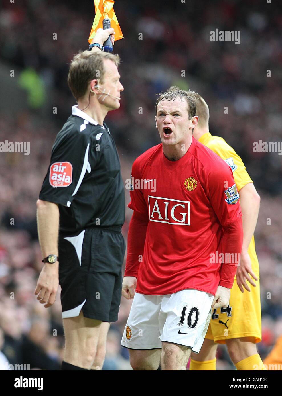 Football referee abuse hi-res stock photography and images - Alamy