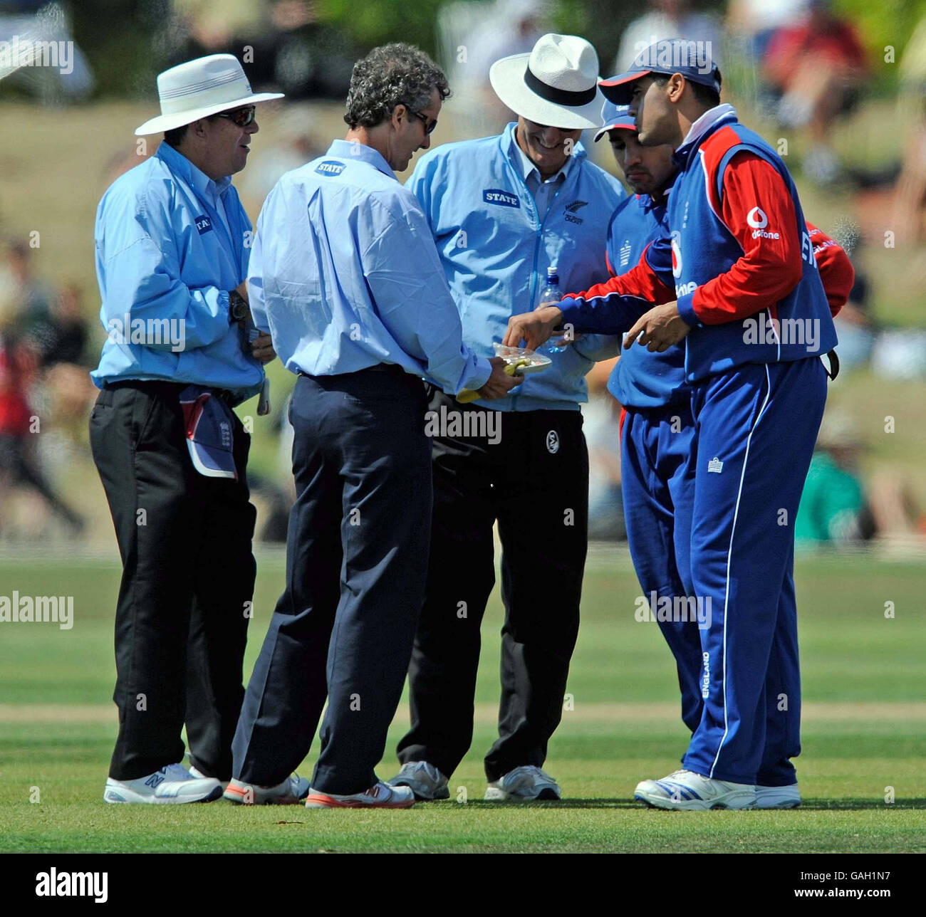 Umpire billy bowden hi-res stock photography and images - Alamy