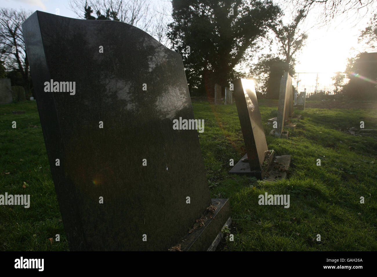Nunhead Cemetery in Nunhead, south-east London Stock Photo - Alamy