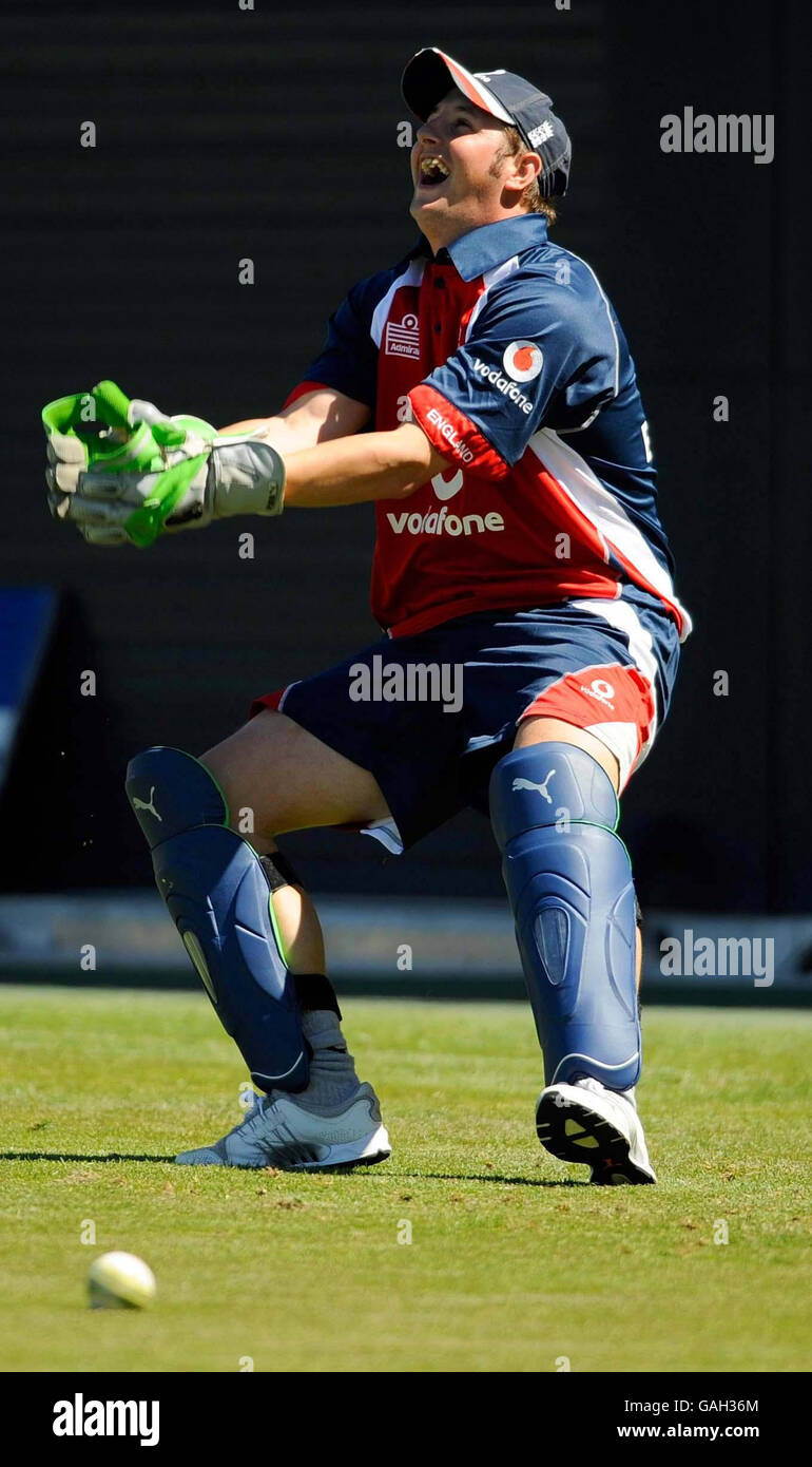 Cricket player catching a ball hi-res stock photography and images - Alamy