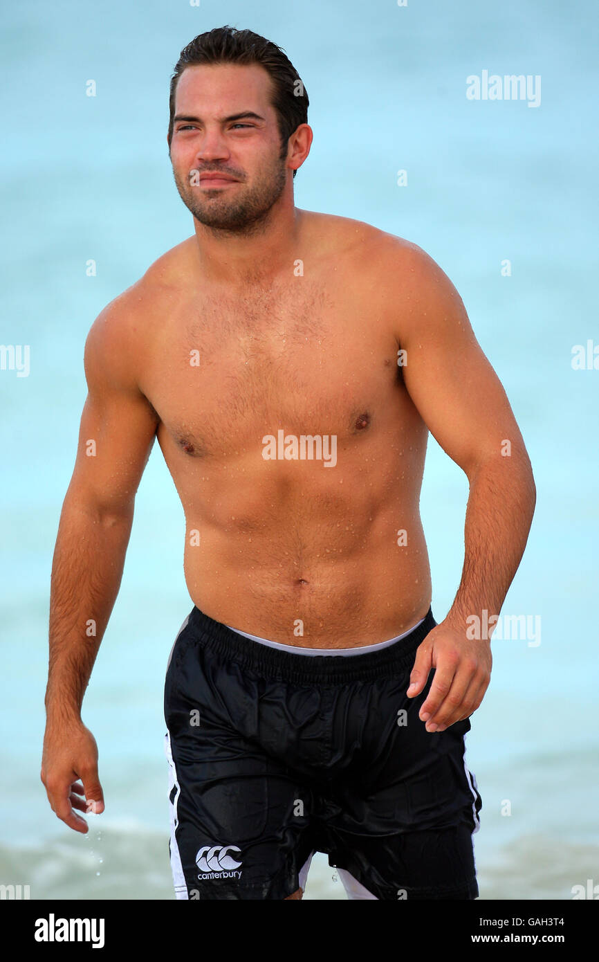 Cricket - James Benning and Adam Hollioake - Perth. James Benning cools ...