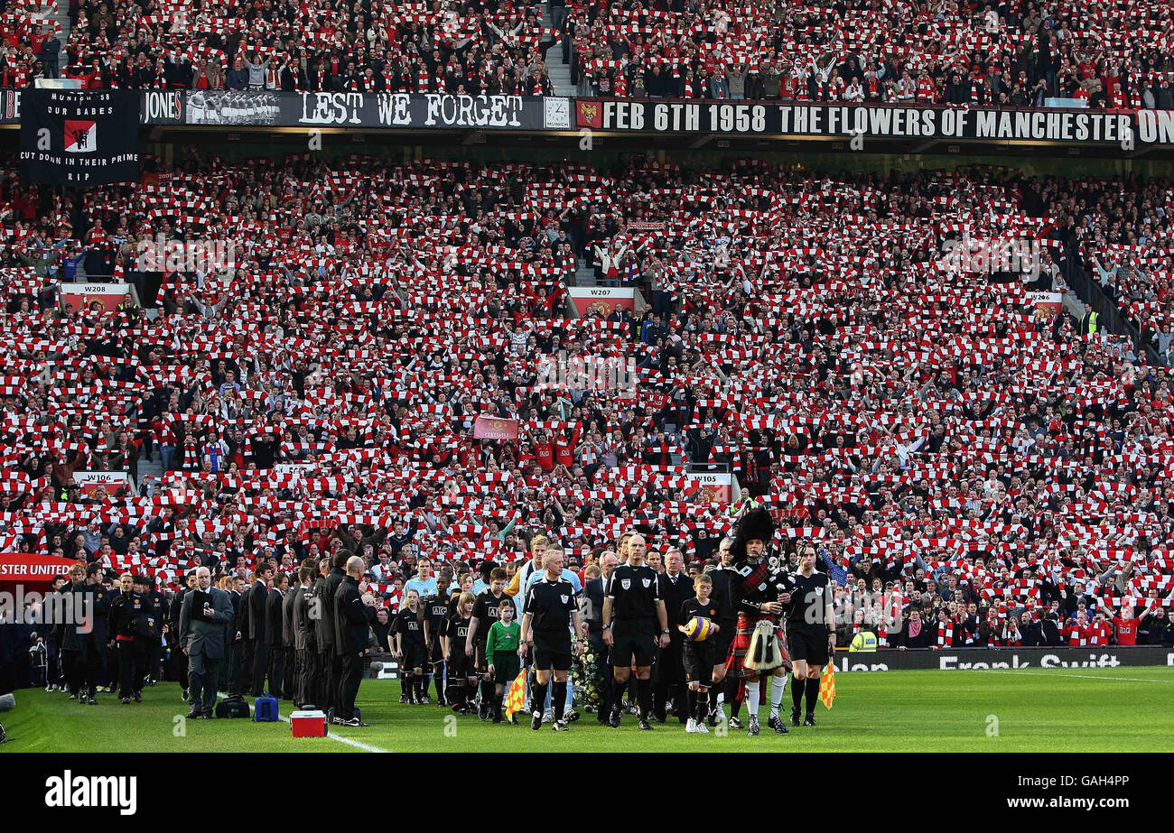 Old trafford view crowd hi-res stock photography and images - Alamy