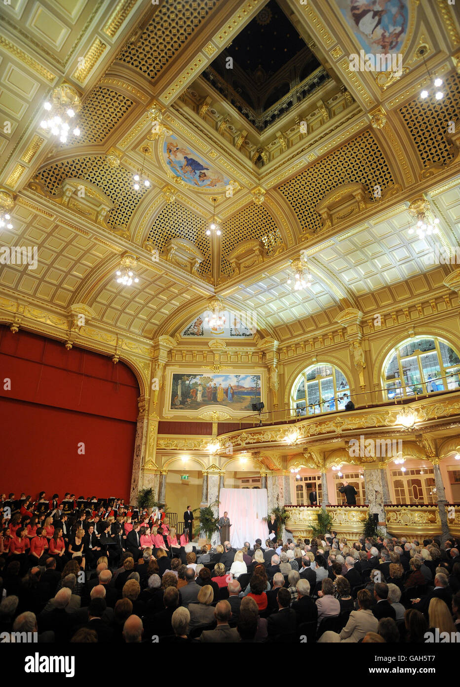 The royal hall harrogate interior hi-res stock photography and images ...