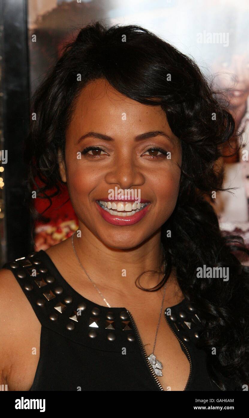 Gina Ravera arrives at the premiere of Welcome Home Roscoe Jenkins at ...