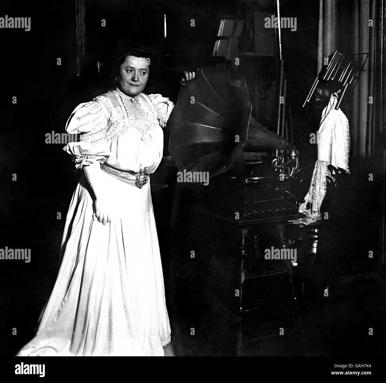 Coloratura soprano Black and White Stock Photos & Images - Alamy